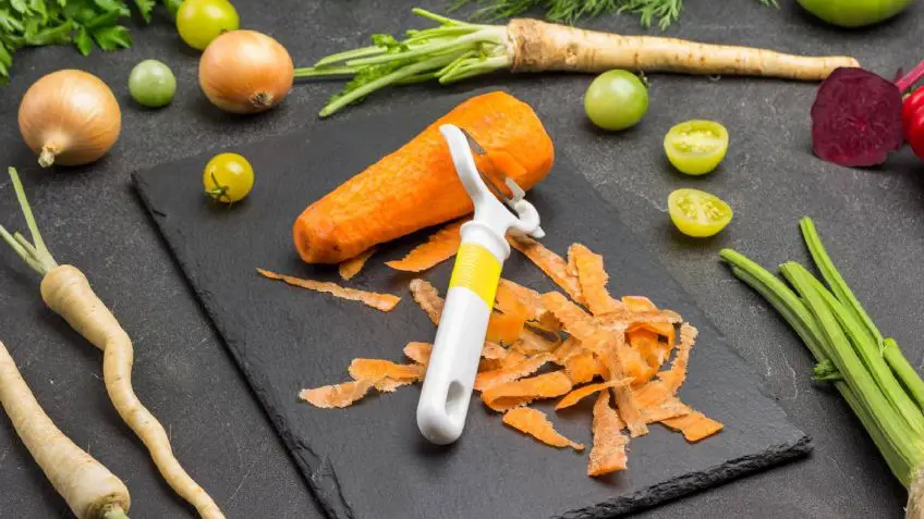 🥕 Turn Carrot Peels into Powerful Organic Fertilizer! – Little Garden Tips